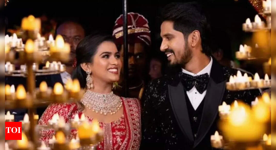 Dhanush Gowda and Sanjana exchange vows in a traditional wedding ceremony - The Times of India