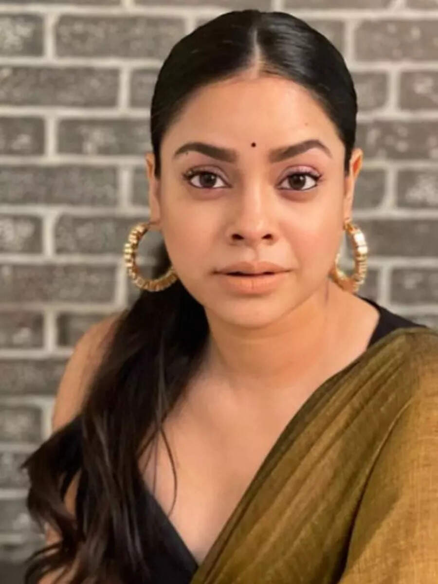 Sumona Chakraborty inspired glamorous looks | Times of India