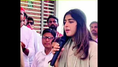 Dimple Yadav: Daughter Campaigns for Dimple Yadav in Mainpuri | Kanpur ...