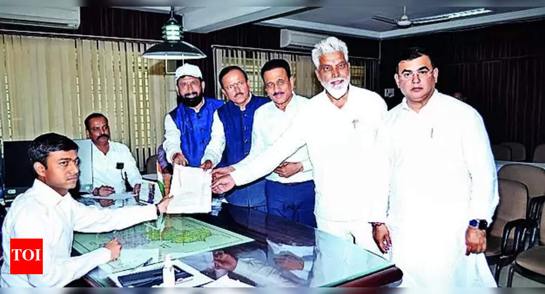 BJP nominee Subhash Bhamre files nomination for Dhule seat | Nashik ...