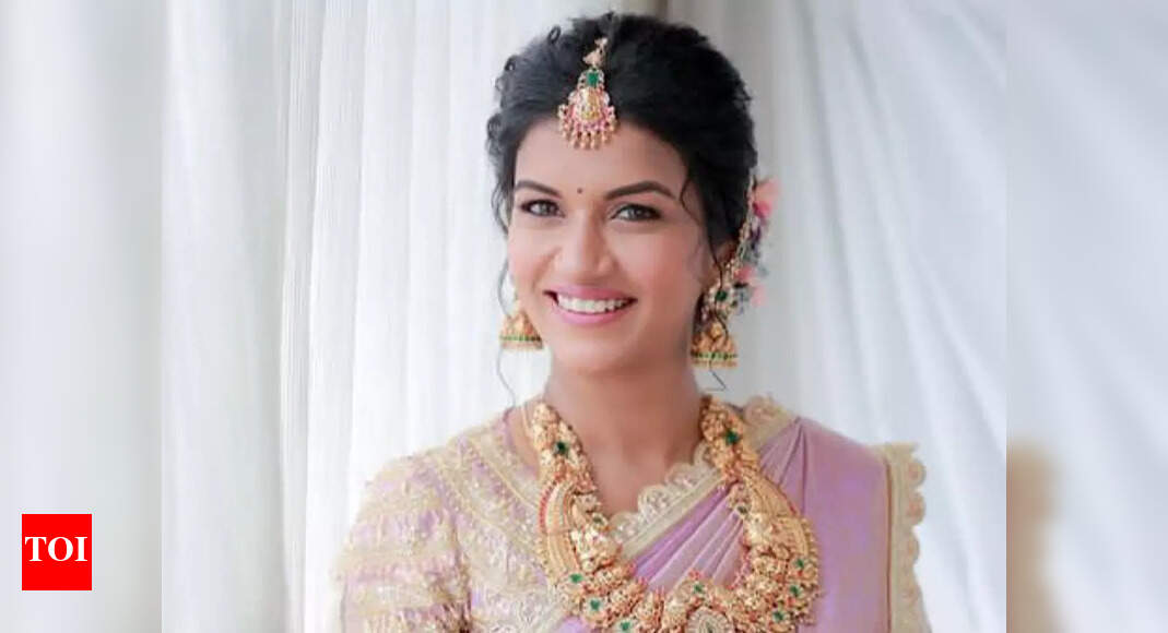 Sridevi Ashok announces exit from 'Modhalaum Kaadhalum'; Krithika to replace her as Nandhini ...