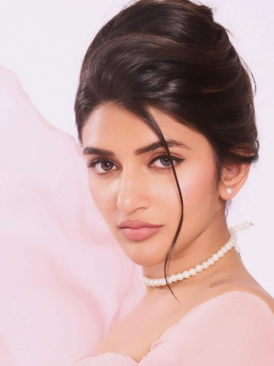 Sreeleela looks gorgeous in pink! | Times of India