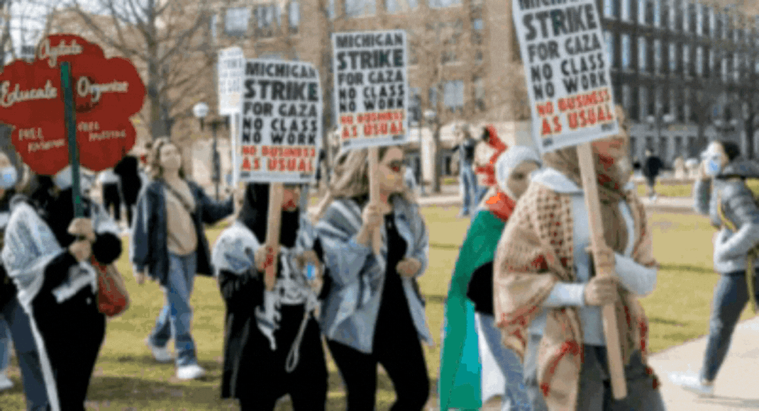 Columbia University Protest Live Updates: Protesters block a gate ...