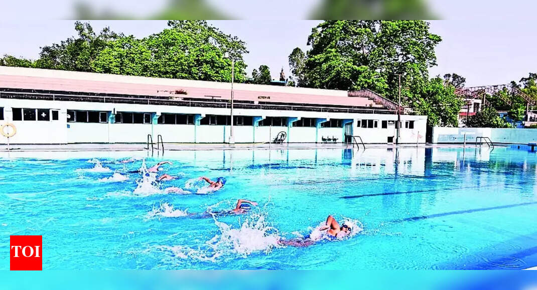 Swimming Pool: Swimmers beat the heat at MC pool facility in Rakh Bagh ...