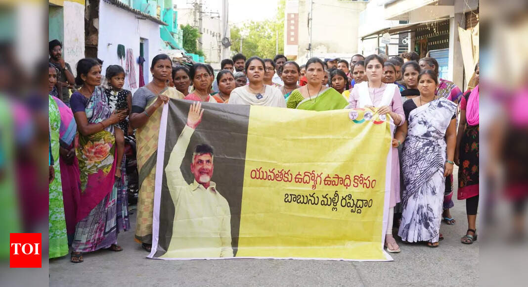 A big contingent of 50 family members, from daughters to grandsons ...