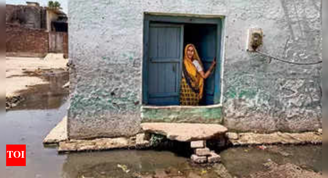 In 'heeng' hub, infra woes mix with better safety in poll pot | Lucknow ...