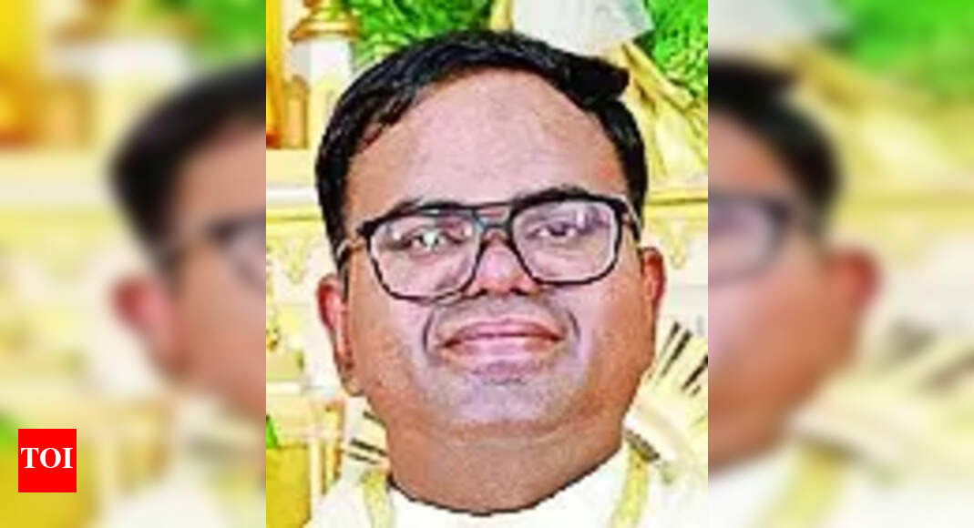Deacon: Deacon, deaf & speech-impaired, ordained as priest | Kochi News ...