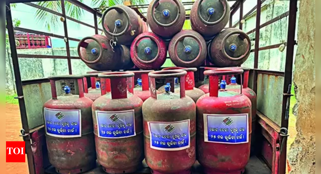 Voter Awareness: Poll panel woos voters with messages on gas cylinders ...