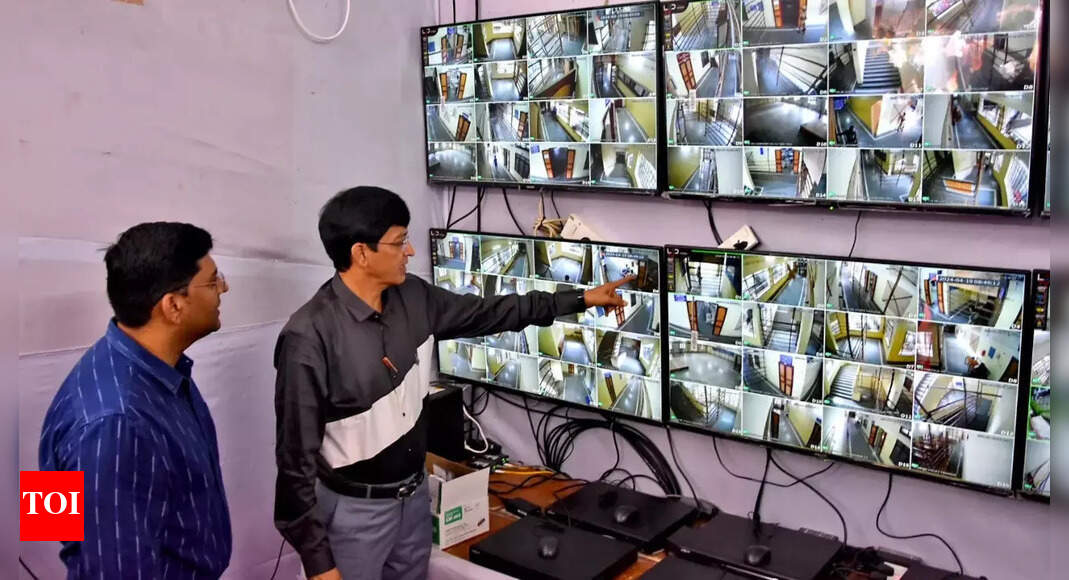 CCTVs in 6 TN strongrooms housing EVMs malfunction | Chennai News - Times of India