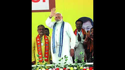 PM Narendra Modi: PM takes dig at Rahul: 'Daro mat, bhago mat ...