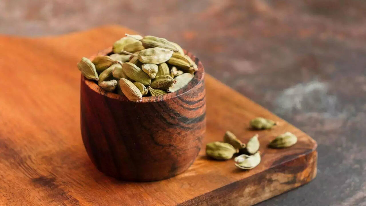 Spice Up Your Life: 7 Amazing Benefits Of Cardamom For Skin, Hair & Health