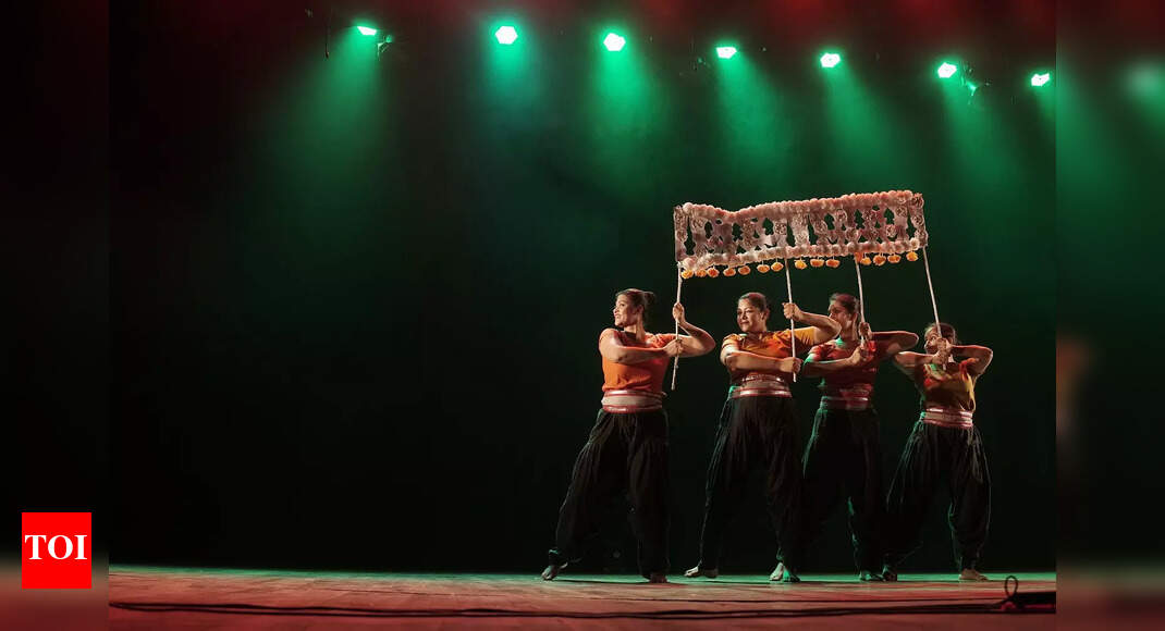 Navtej Johar, Vikram Iyengar's team perform at the 20th anniversary ...