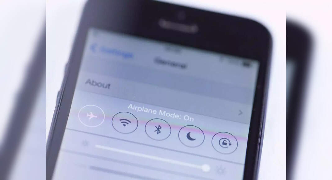 Why are you asked to keep your phone in flight mode during air travel ...