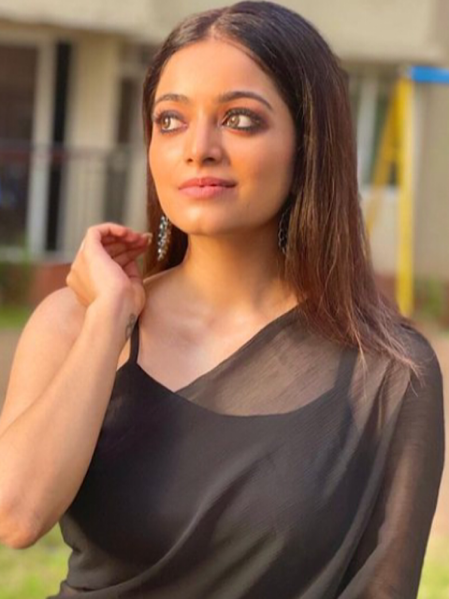 In pics: Fashionable outfits of Janani Iyer | Times of India