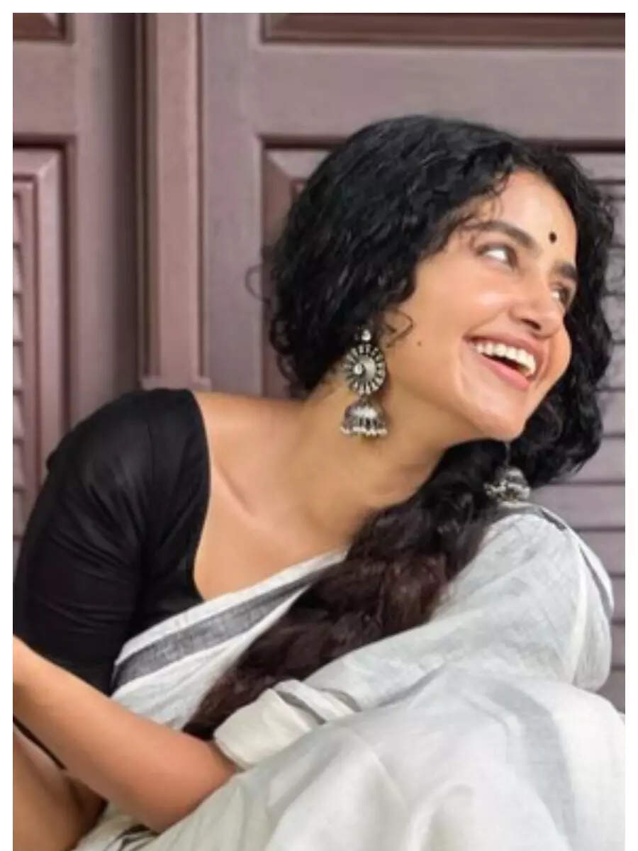 Monday bliss: Anupama Parameswaran's stunning snaps | Times of India