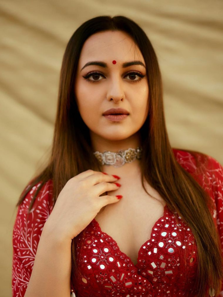 Blouse Neckline Designs To Accentuate Your Cleavage | Times Now