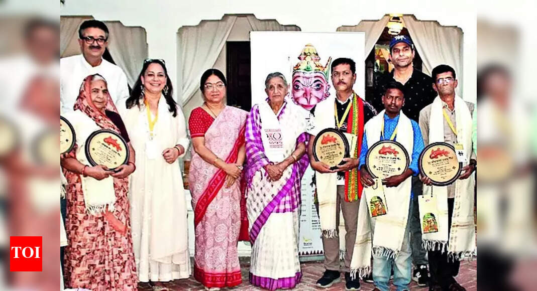 Lok Kala Utsav: Lok Kala Utsav: Exhibition depicts 11 traditional art ...