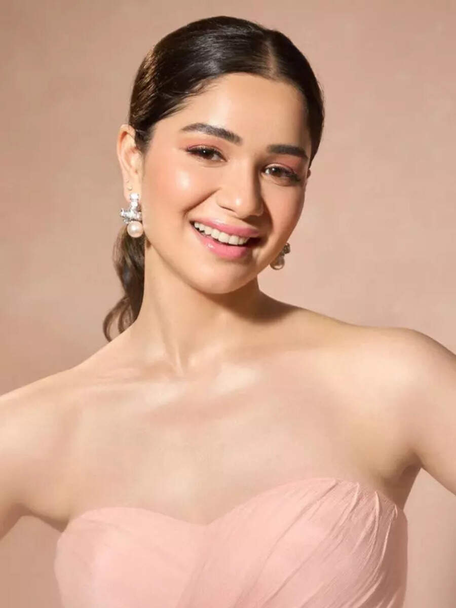 Sara Tendulkar emanates luminosity with her radiant skin | Times of India