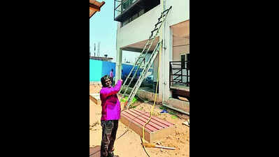 Rescue: Mason, 2 associates save five lives using rope & ladder ...