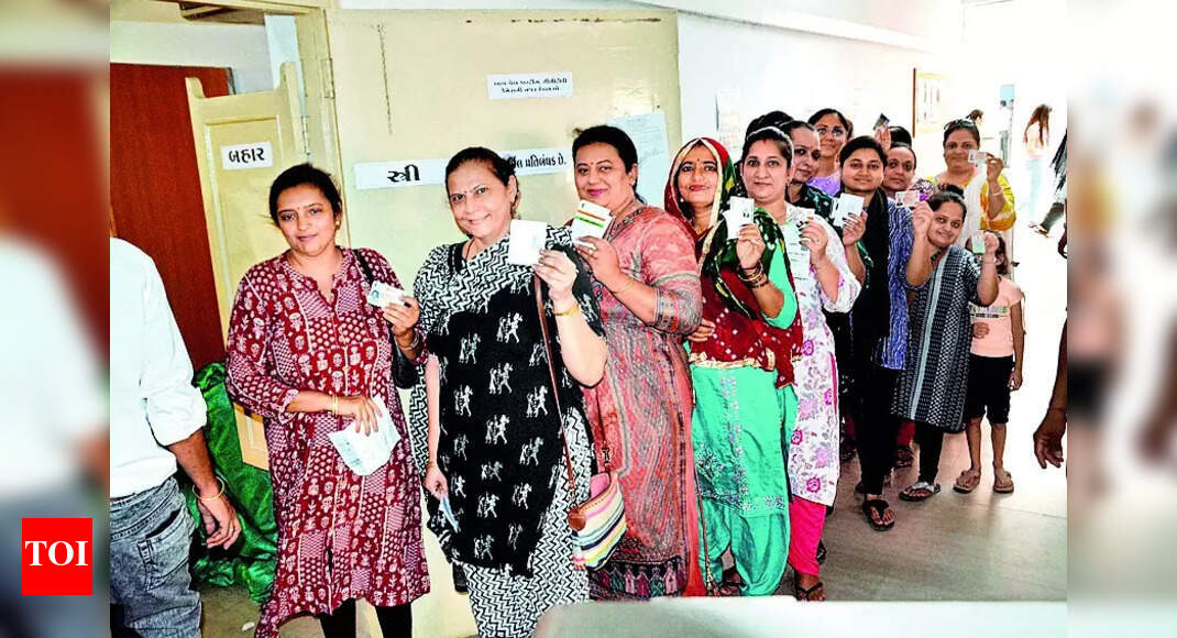 Voting Problems: Citizens fail to vote due to ban on mobiles | Rajkot ...