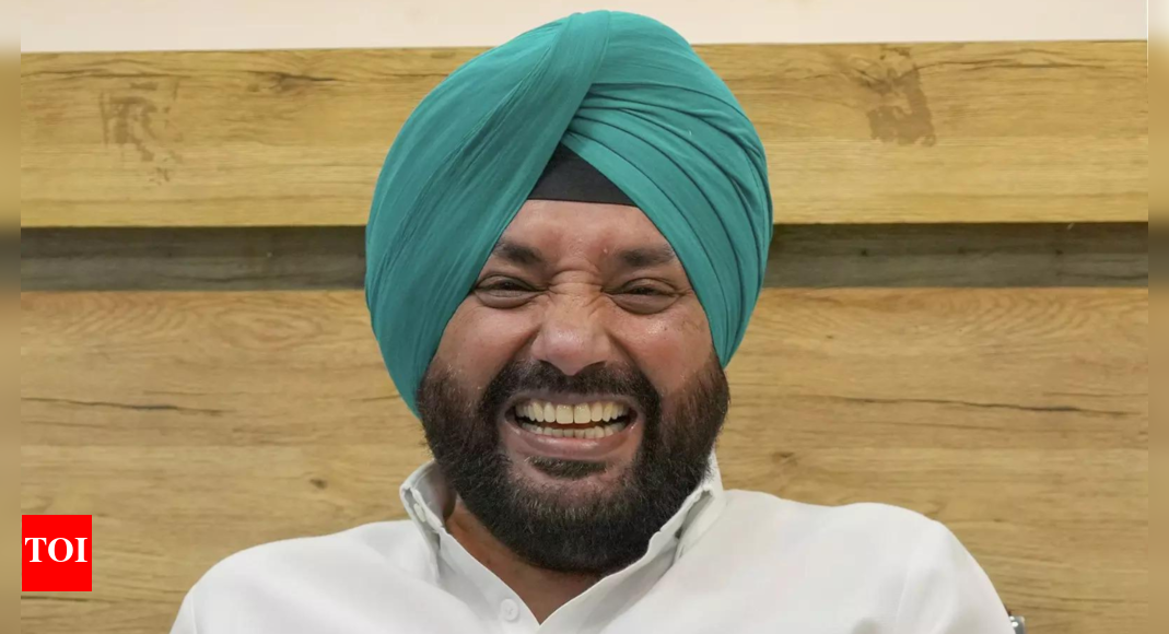 Will quit politics instead of again leaving BJP: Arvinder Singh Lovely | India News - Times of India