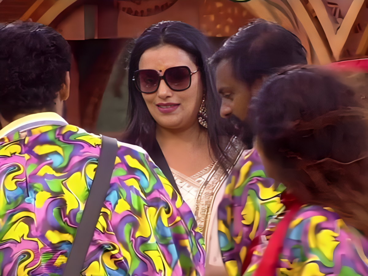 Shwetha Menon enters Bigg Boss Malayalam 6 as Queen Alexandra, sets ...