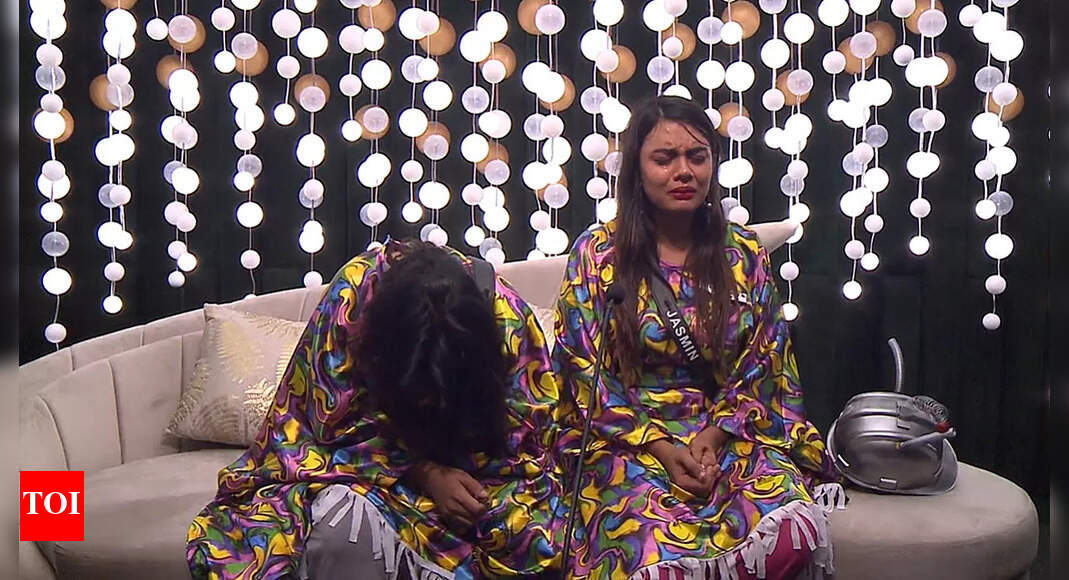 Bigg Boss Malayalam 6 Resmin Manhandles Jasmin The Latter Forgives Her Times Of India