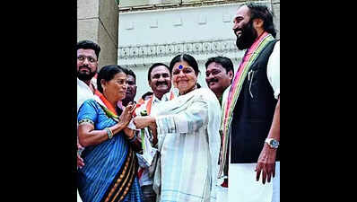 Telangana Martyr: Telangana martyr’s mother joins Cong | Hyderabad News ...