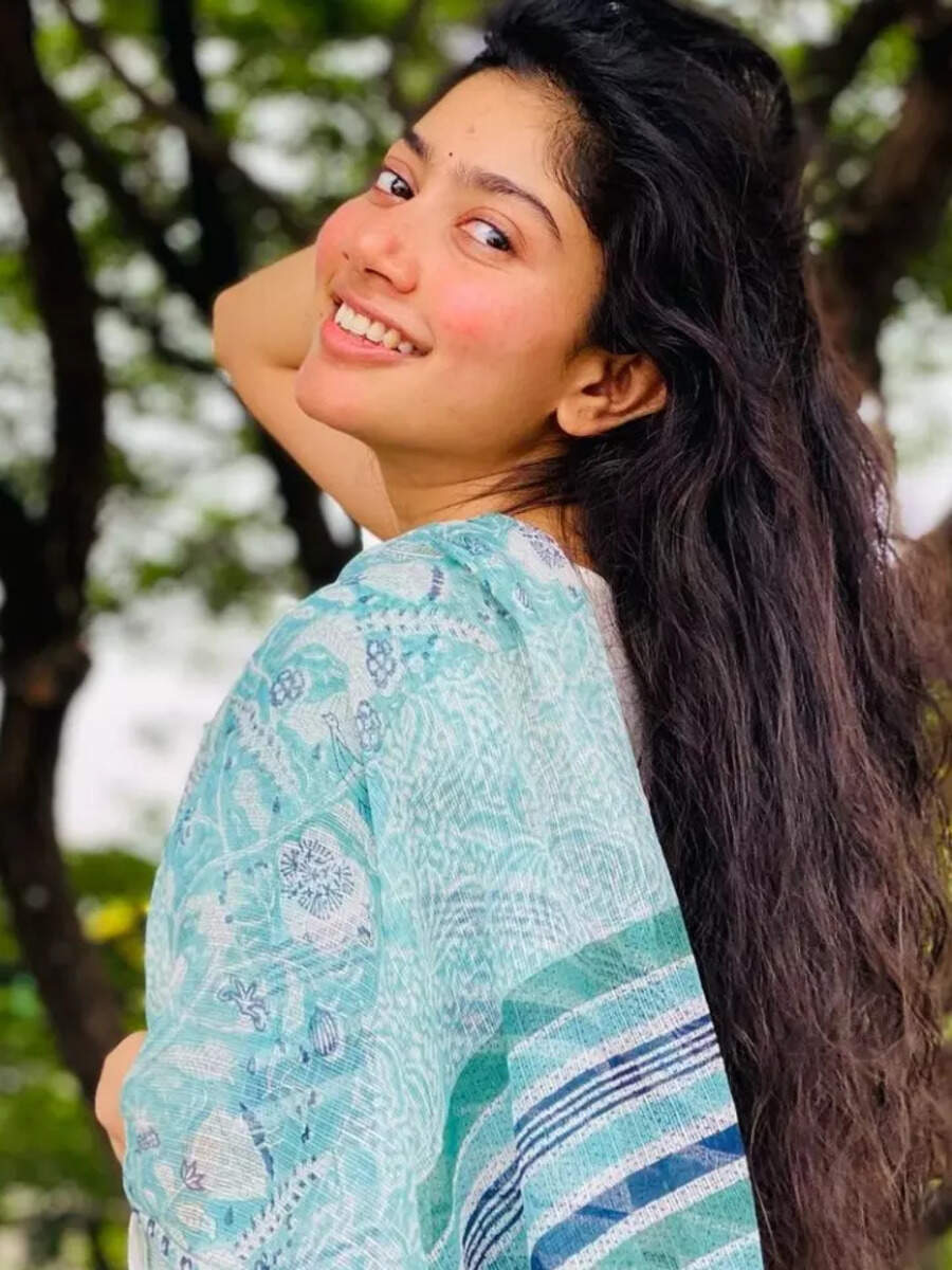Sai Pallavi and her no makeup looks in beautiful sarees | Times of India
