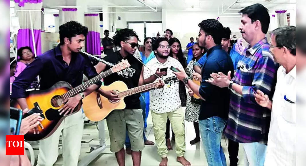 Music Therapy: Songs of solace in oncology ward | Kochi News - Times of ...