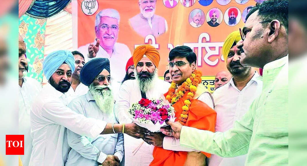 Union Min Campaigns: Union Minister Campaigns for Subhash Sharma ...