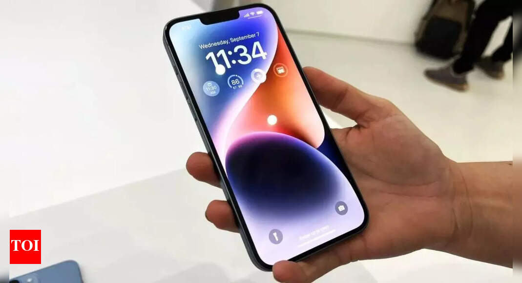 How fake iPhones, AirPods and other Apple products helped this courier ...