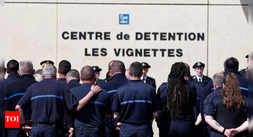 Massive manhunt in France for prison-break gang that gunned down ...