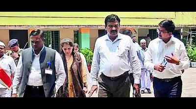 CEO: CEO issues show cause to poll personnel in Bokaro | Ranchi News ...