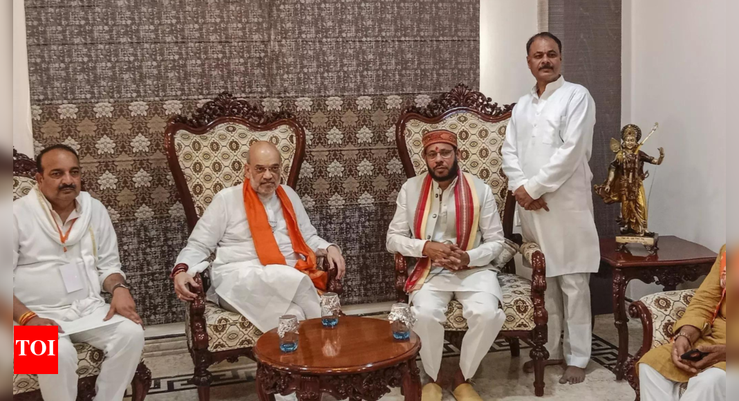 Rebel SP MLA Manoj Pandey joins BJP in Amit Shah’s presence | Lucknow ...