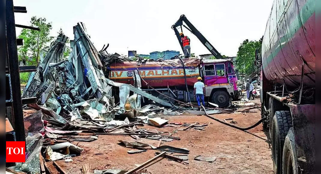 Hoarding Collapse: Investigation into Ghatkopar Hoarding Collapse Reveals Lapses by All ...