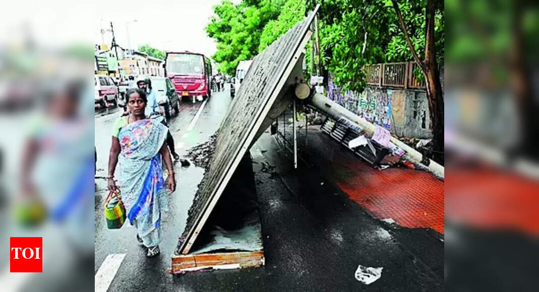 Rain: Heavy rain floods roads, hits traffic | Coimbatore News - Times ...