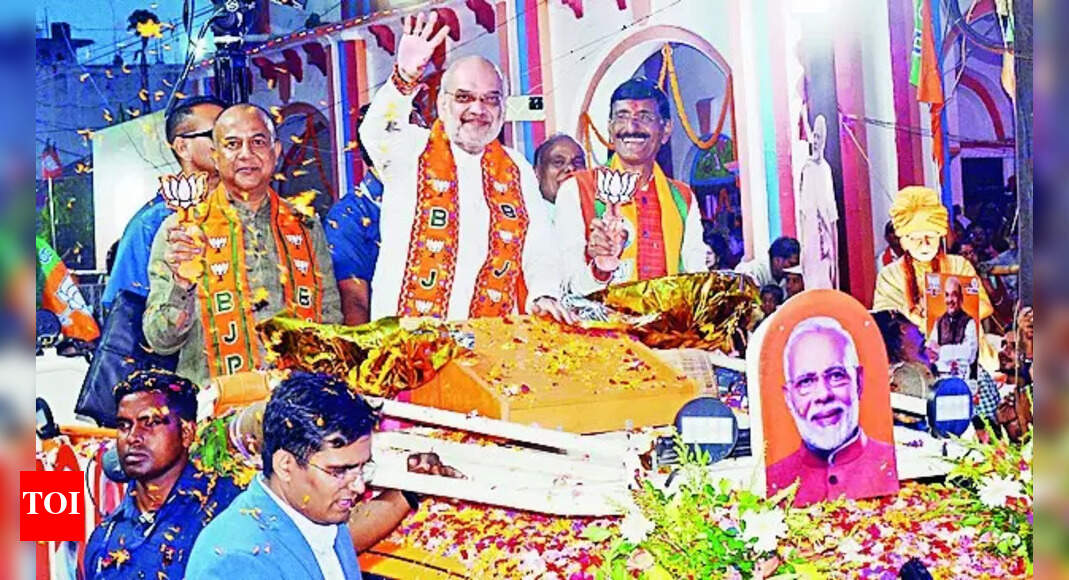 Shah holds 1.5km roadshow in Ranchi with mix of culture & religion, draws thousands | Ranchi ...