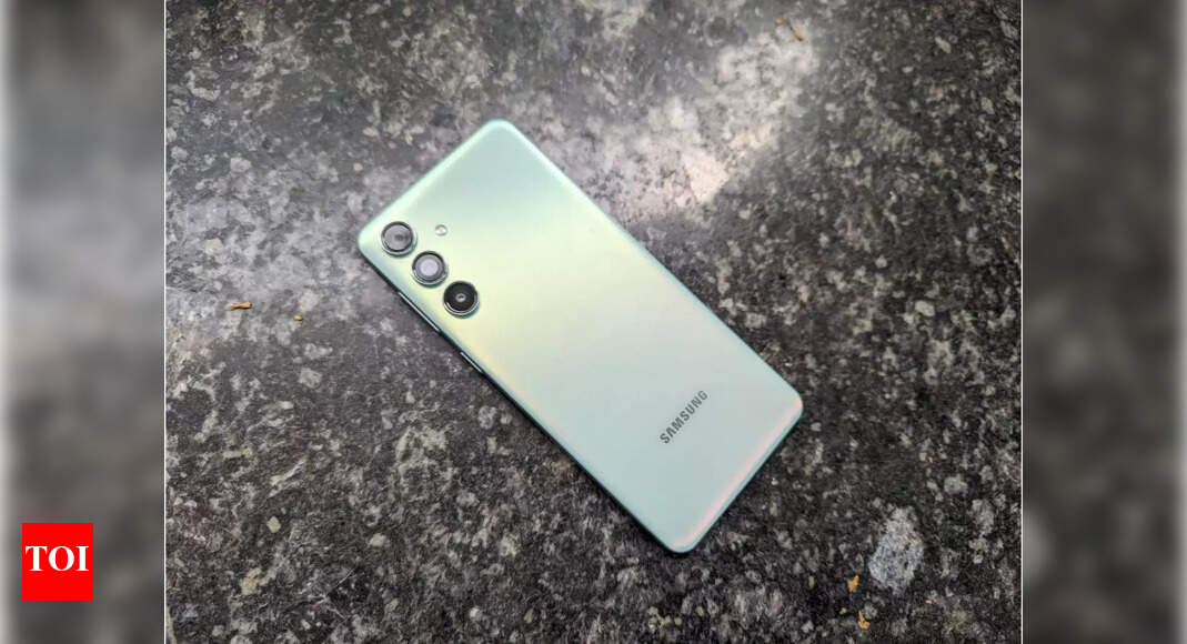 Samsung Galaxy M55 review: Sleek design, good performance - Times of India