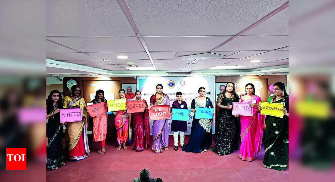 Transgender Fashion Show: Transgender Fashion Show: 16 Transgenders ...