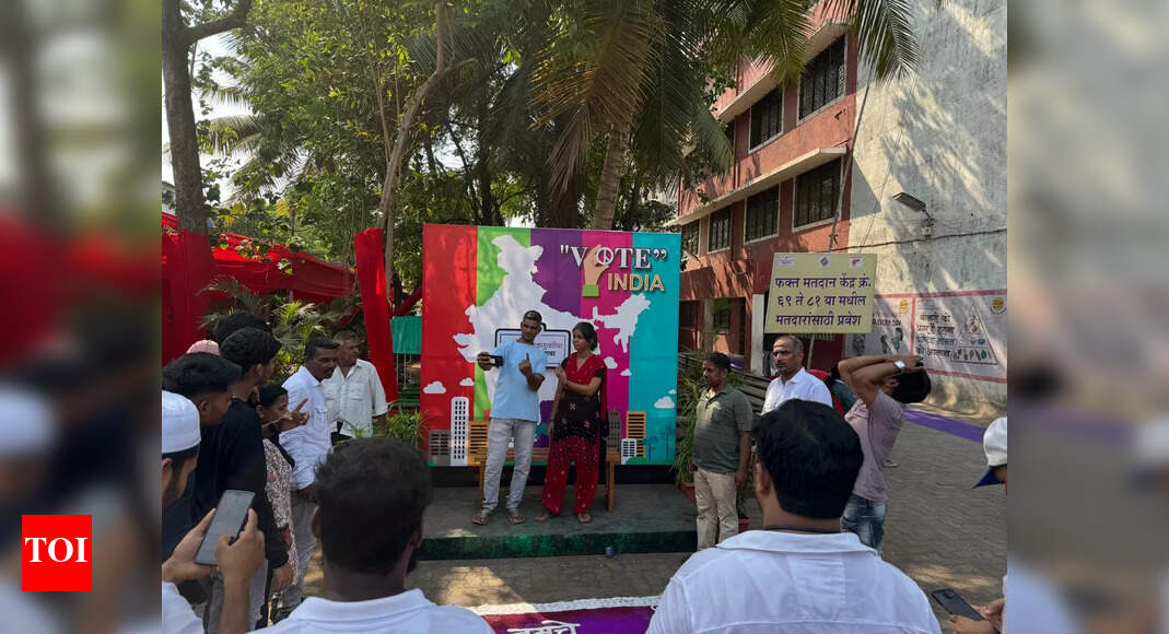 Some bogus voting victims cast their votes via ballot paper in Mumbai ...