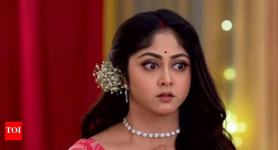 Kothha: Kotha suffers a wardrobe malfunction at the business meet ...