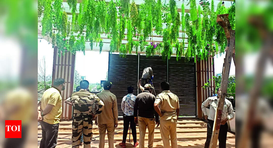 Rooftop Eateries: PMC demolishes two illegal rooftop eateries in Kharadi | Pune News - Times of ...
