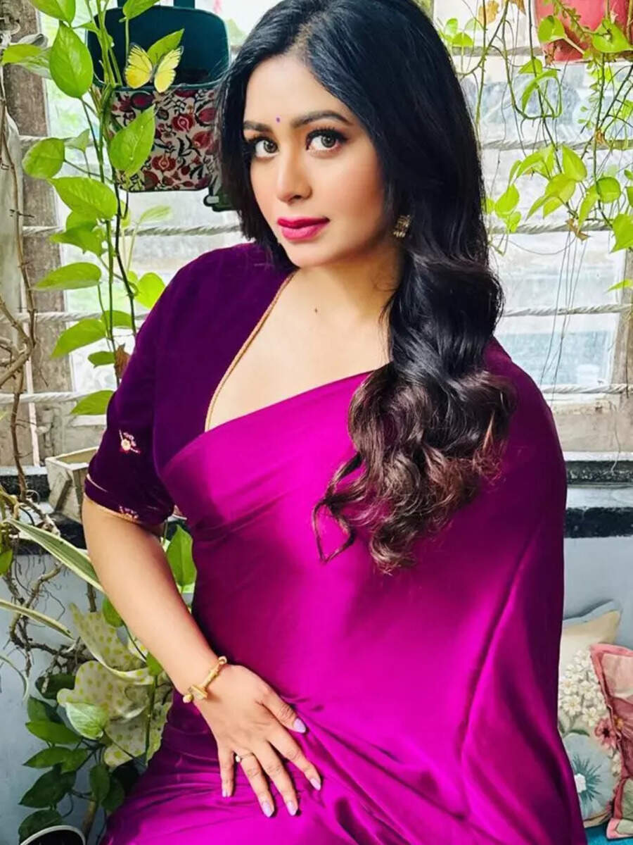 Ritabhari Chakraborty captivates with saree elegance | Times of India