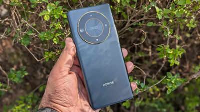 Honor may soon launch its first foldable flip smartphone with a large ...