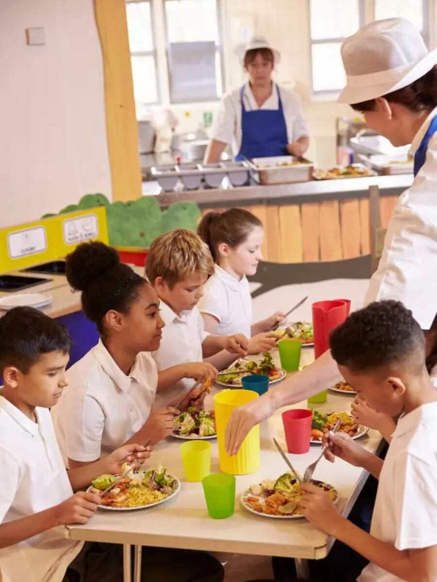 10 table manners to be taught to children | Times of India