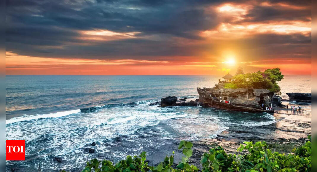 This mysterious Hindu temple is protected by snakes and floats on water ...