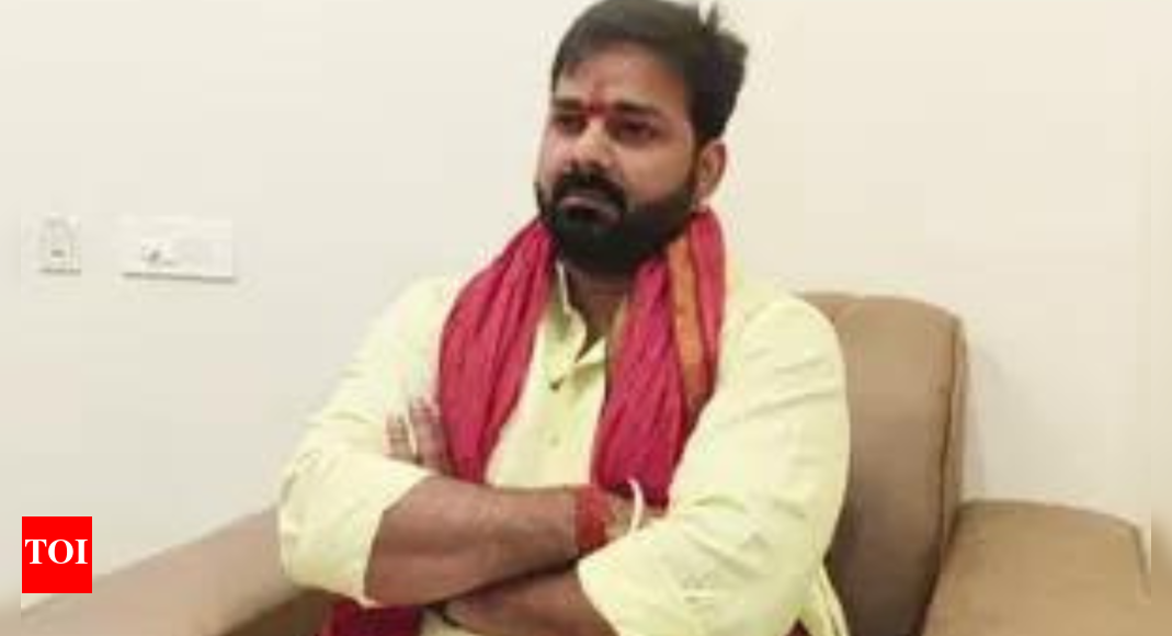 BJP expels Bhojpuri star Pawan Singh for entering fray against NDA nominee | India News - Times ...