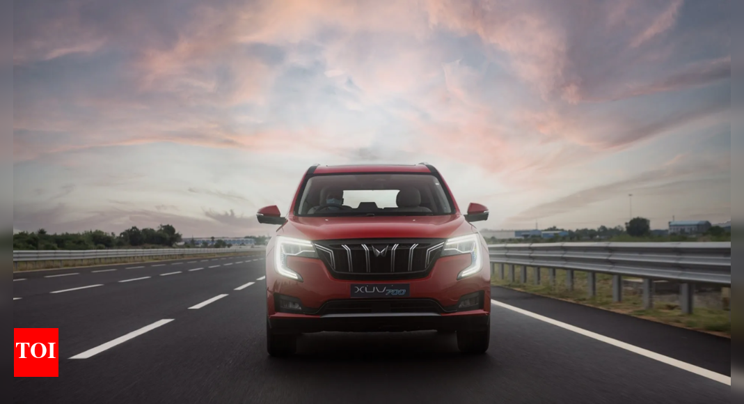 Mahindra XUV 700 AX5 Select launched: Check price, features, engine ...