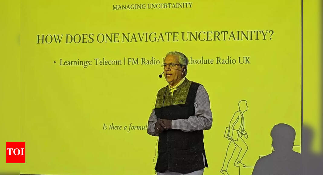 Guest lecture on uncertainty management delivered by Radio Mirchi co ...
